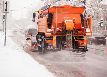 5 tips for applying Road Salts and Safe Paw Ice Melt